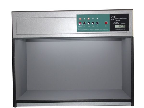 Fuente de luz estándar enfrente de la caja de luz D65 TL84 CWF del color ULTRAVIOLETA